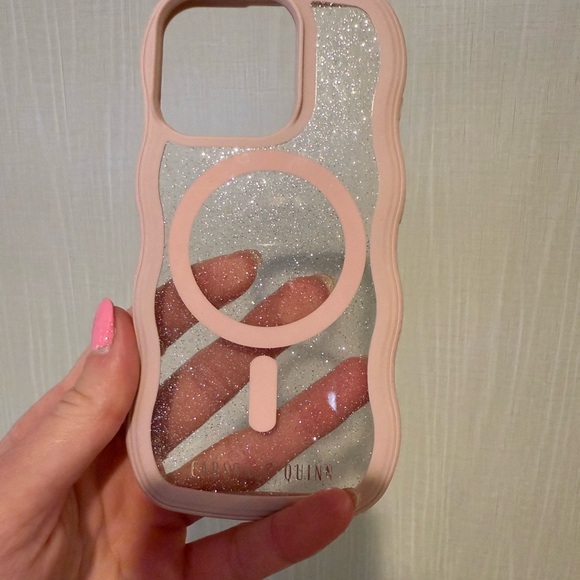 Carson & Quinn | Cell Phones & Accessories | Glitter Wavy Phone Case 6 ...